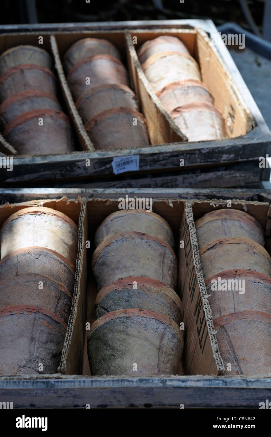 Terracotta pots stacked at garden hi-res stock photography and images ...