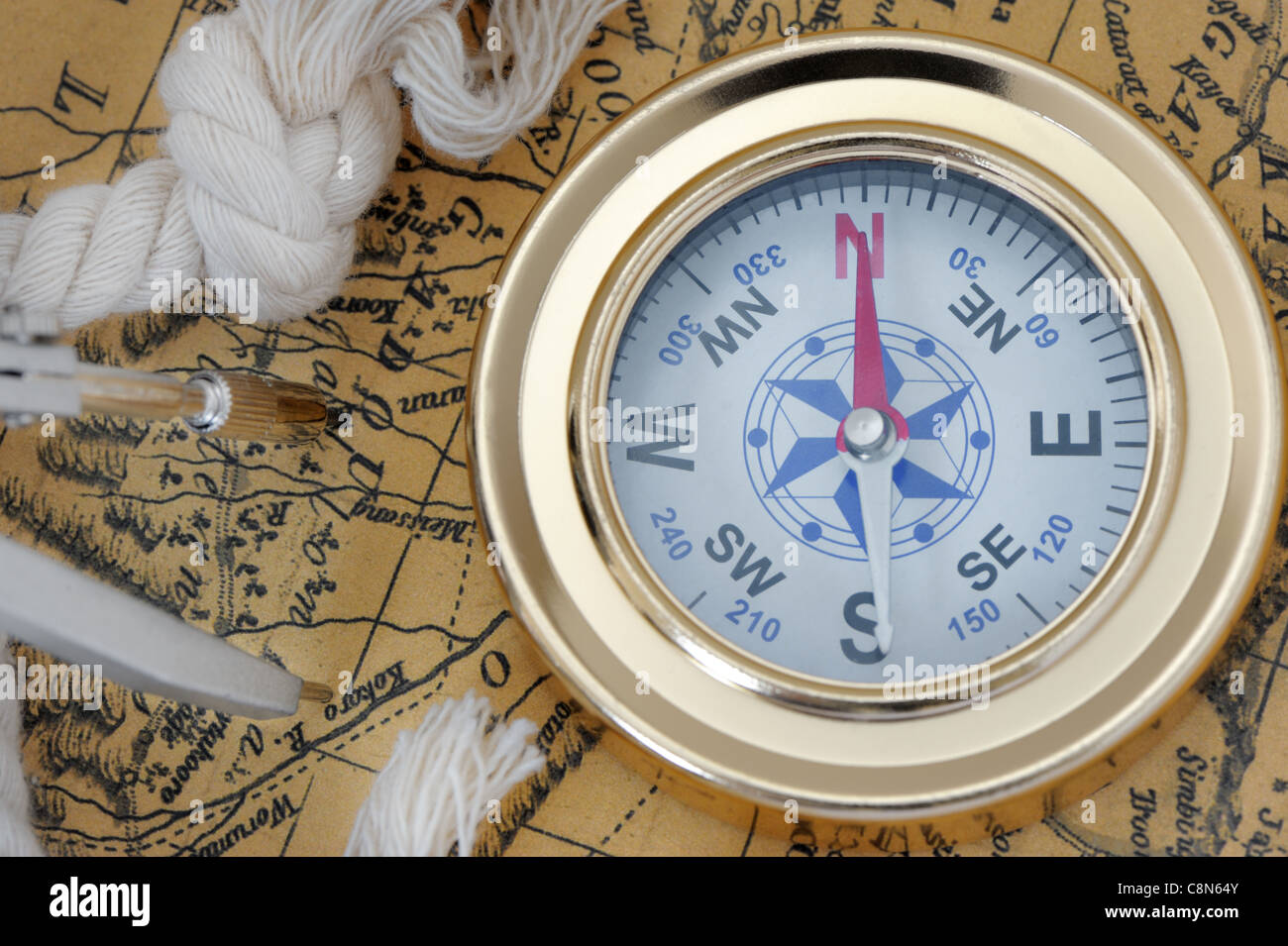 Travel object. Old map, a rope, a compass Stock Photo - Alamy