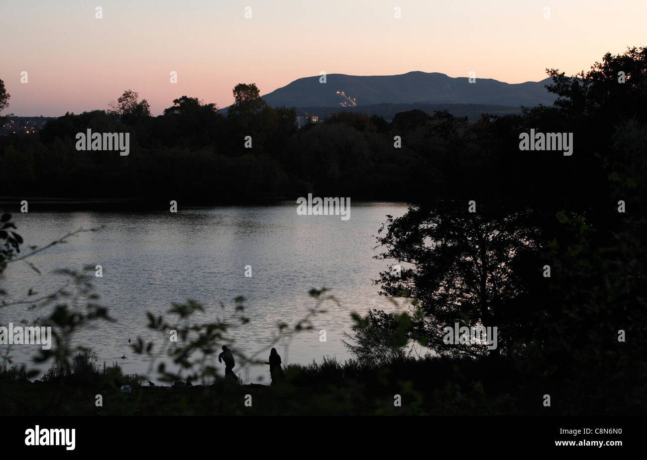 Duddingston loch edinburgh hi-res stock photography and images - Alamy