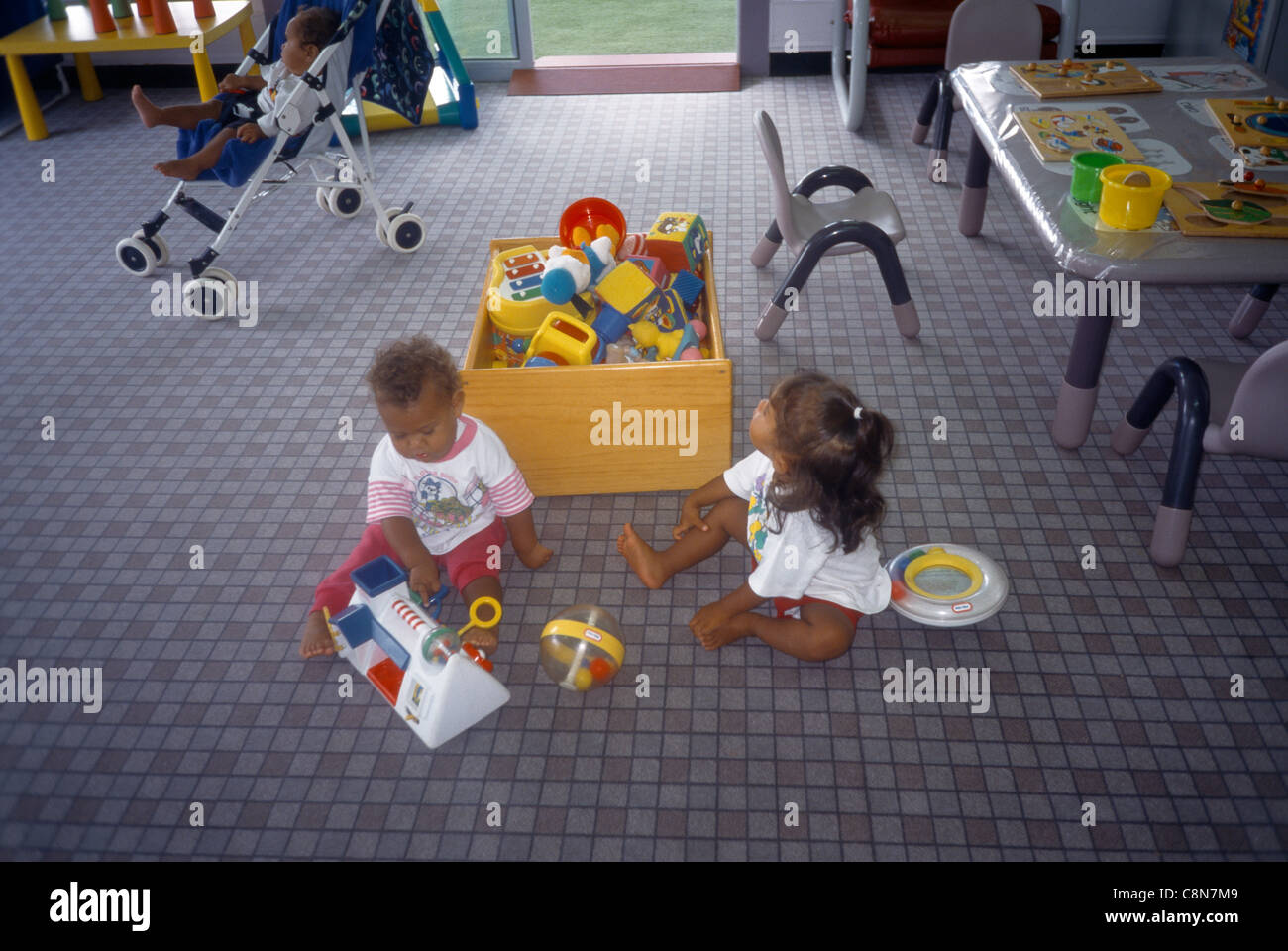 Aboriginal children australia playing hi-res stock photography and ...