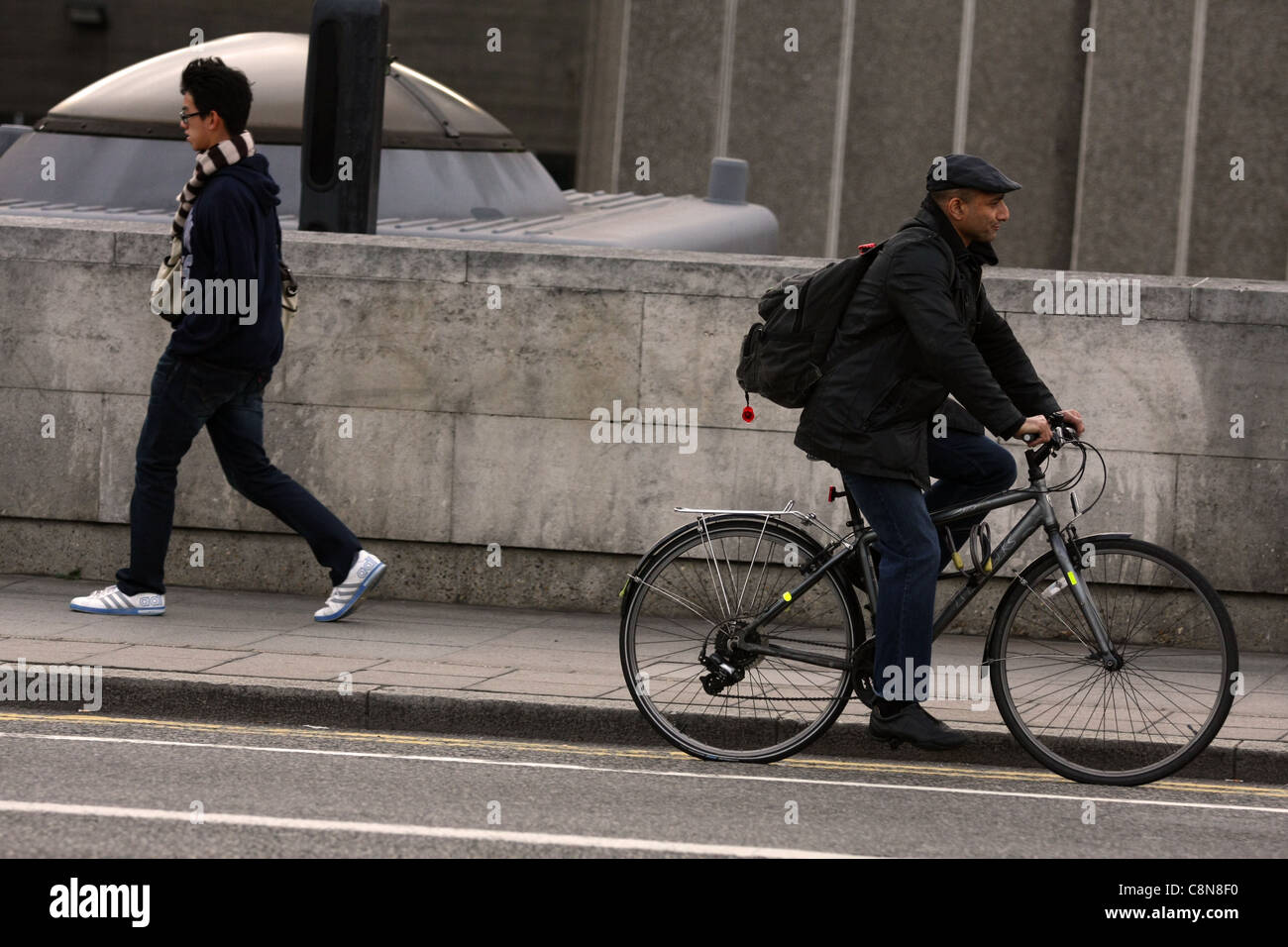 Cycling opposite direction hi-res stock photography and images - Alamy