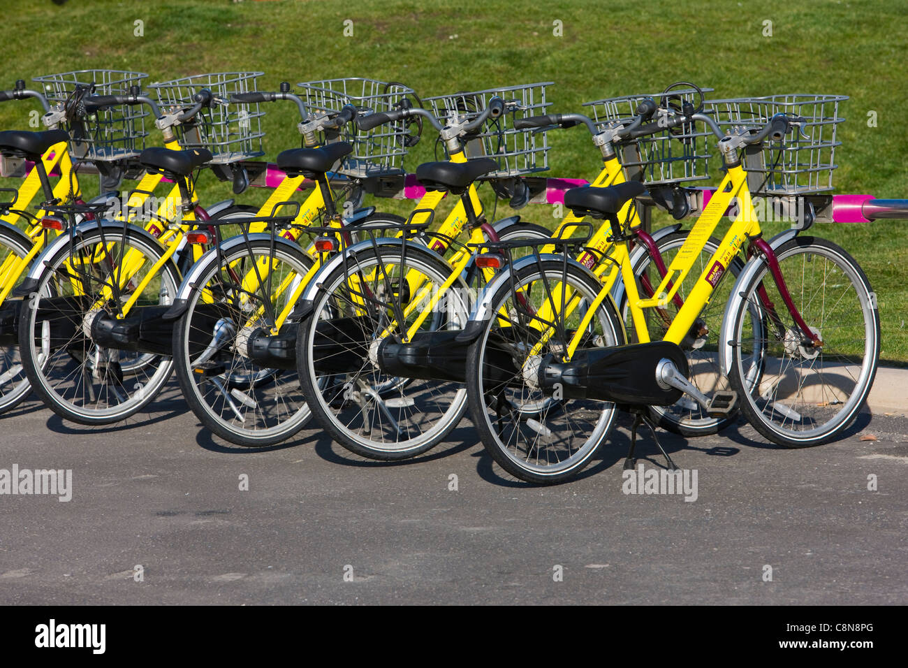 Hire a bike hi-res stock photography and images - Alamy