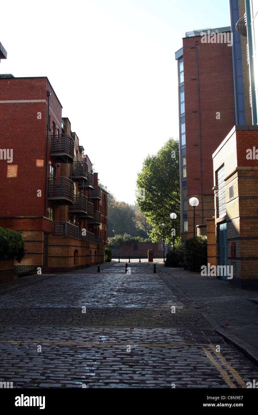Empty blocks of flats hi-res stock photography and images - Alamy