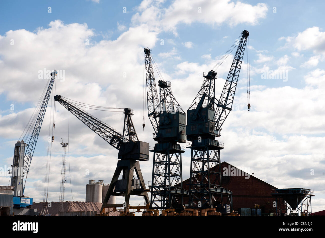 Cranes at the George V Dock on the River Clyde in Glasgow, Scotland ...