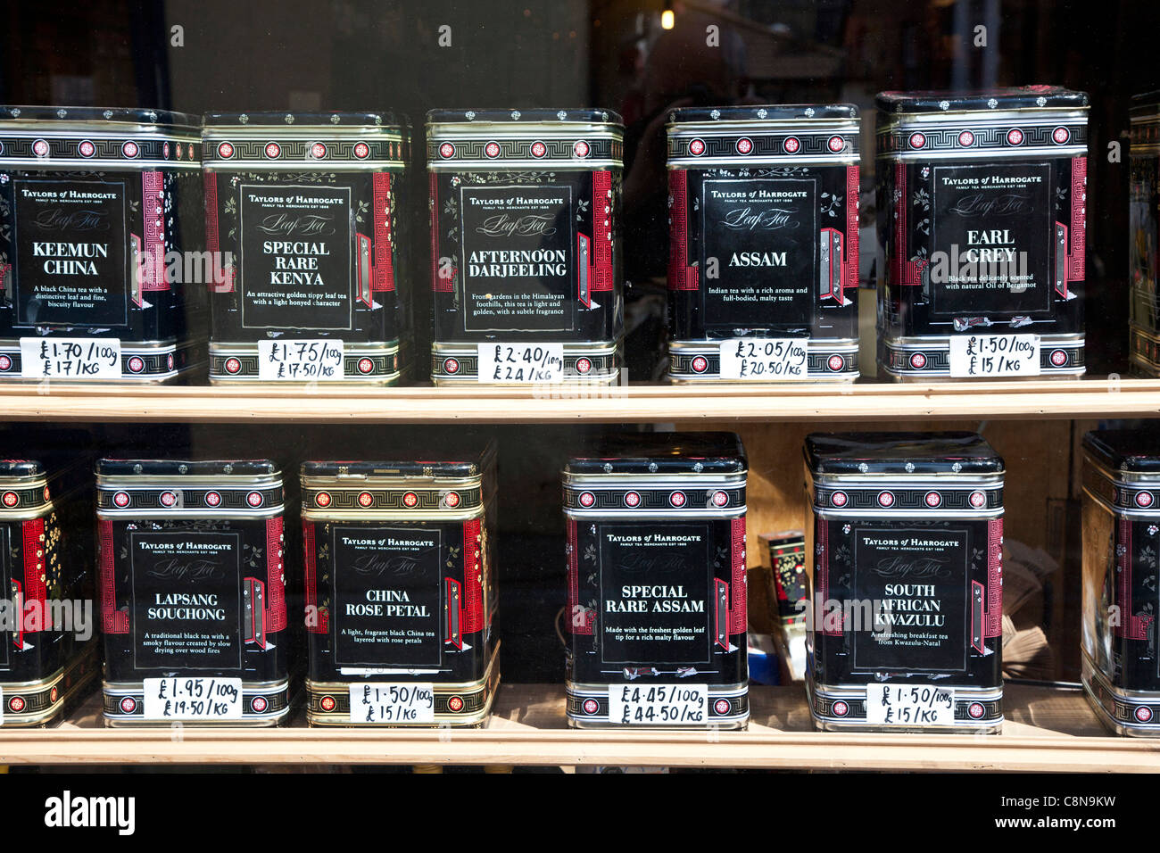 Whitby shop hi-res stock photography and images - Alamy