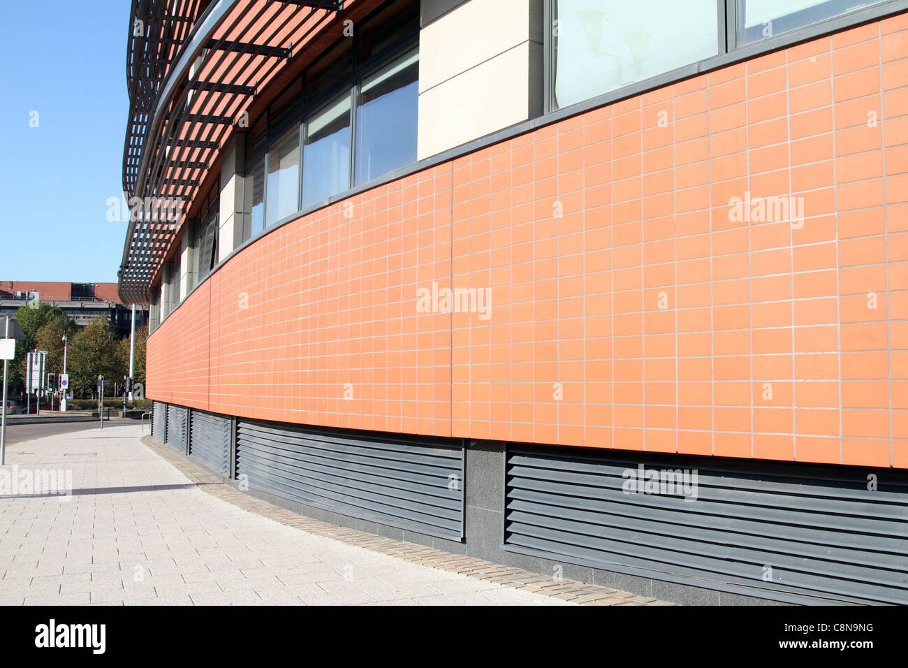 Curved office block hi-res stock photography and images - Alamy