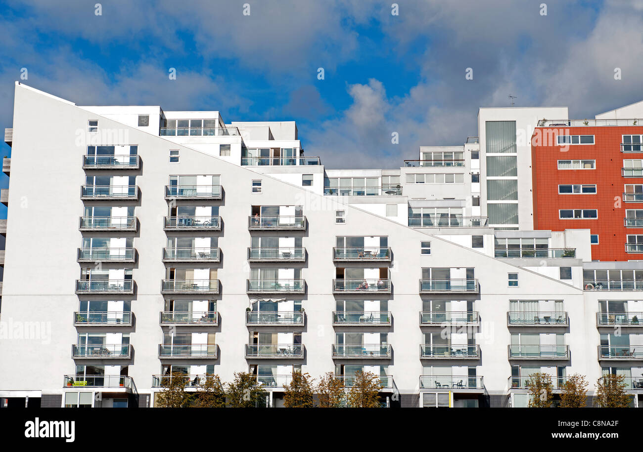 The Glasgow harbour housing development on the banks of the River Clyde ...