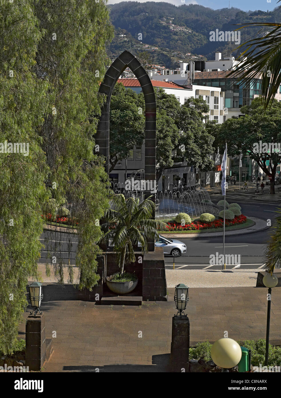 Rotunda Do Infante roundabout and Statue of Henrique the Navigator ...