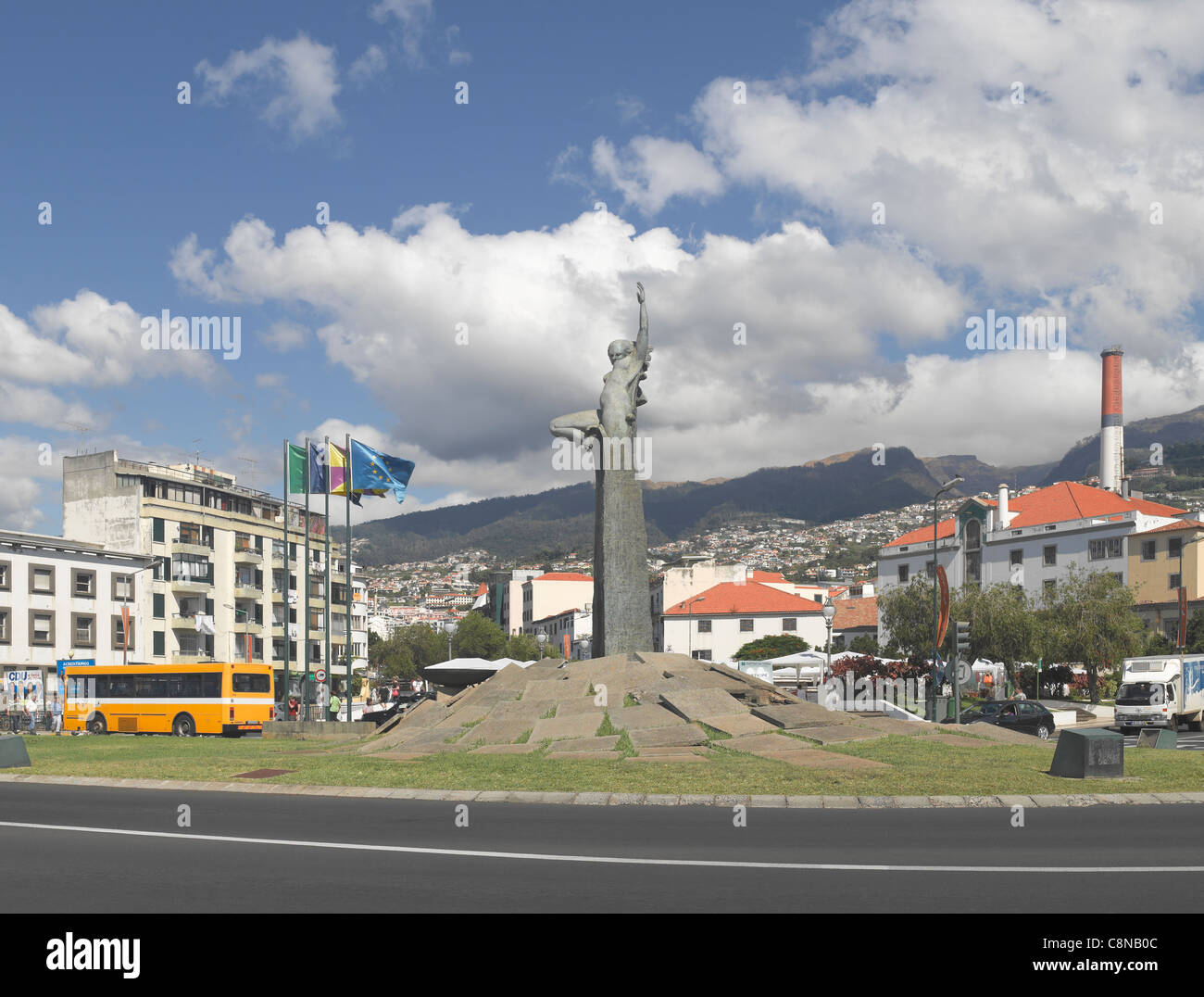 Statue roundabout hi-res stock photography and images - Alamy
