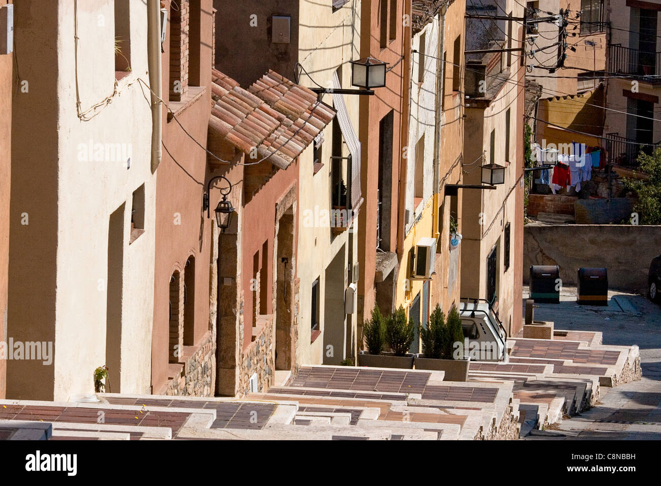 Row houses spain hi-res stock photography and images - Alamy