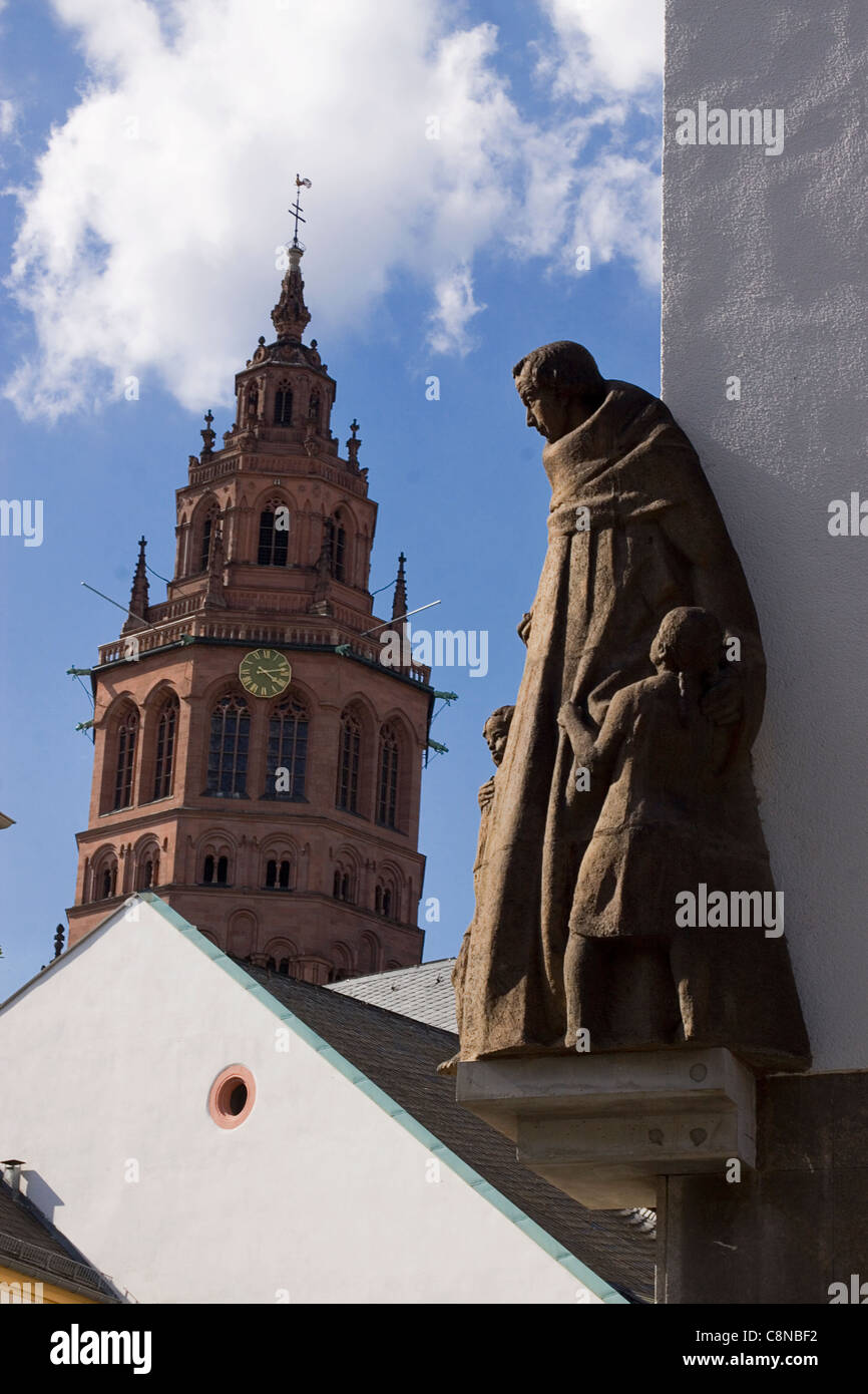 Statue saint martin in church hi-res stock photography and images - Alamy