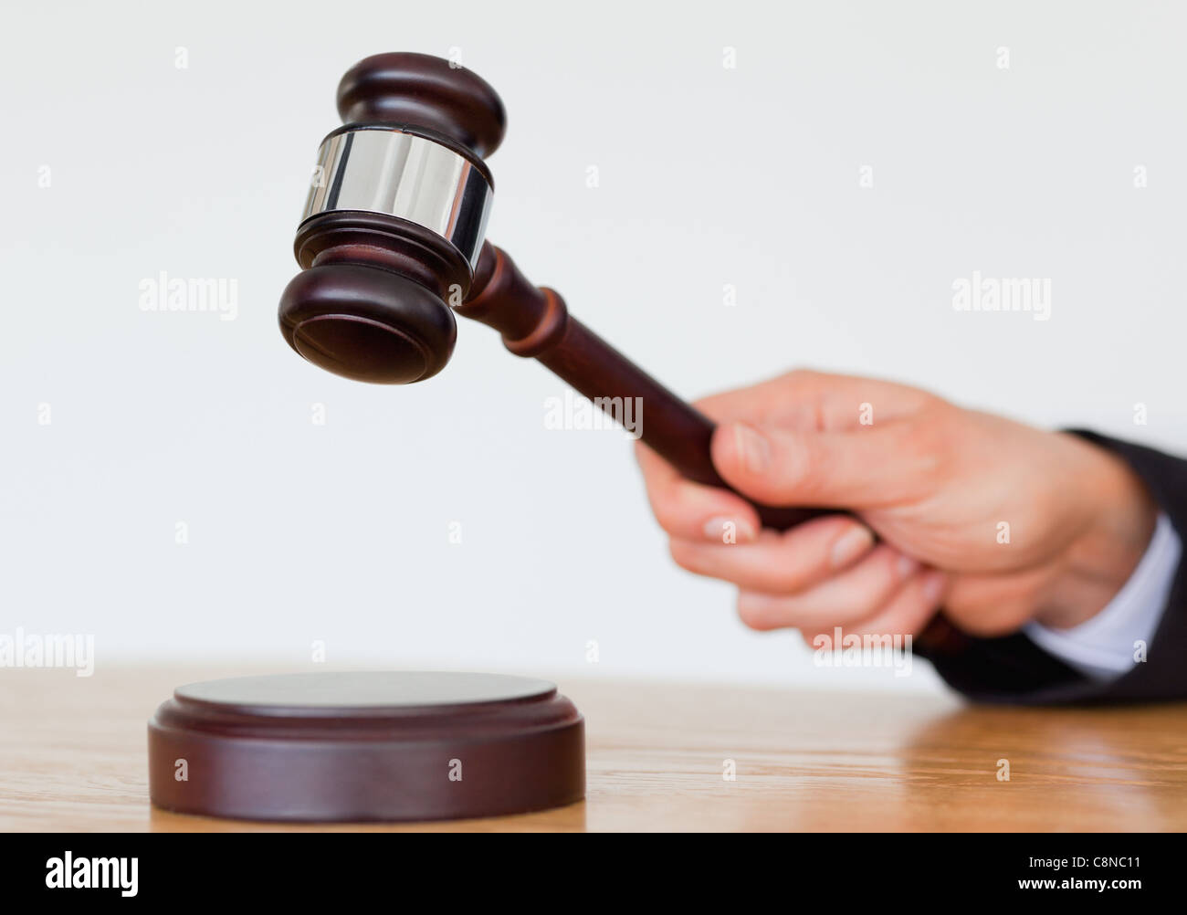 Hand knocking a gavel Stock Photo - Alamy