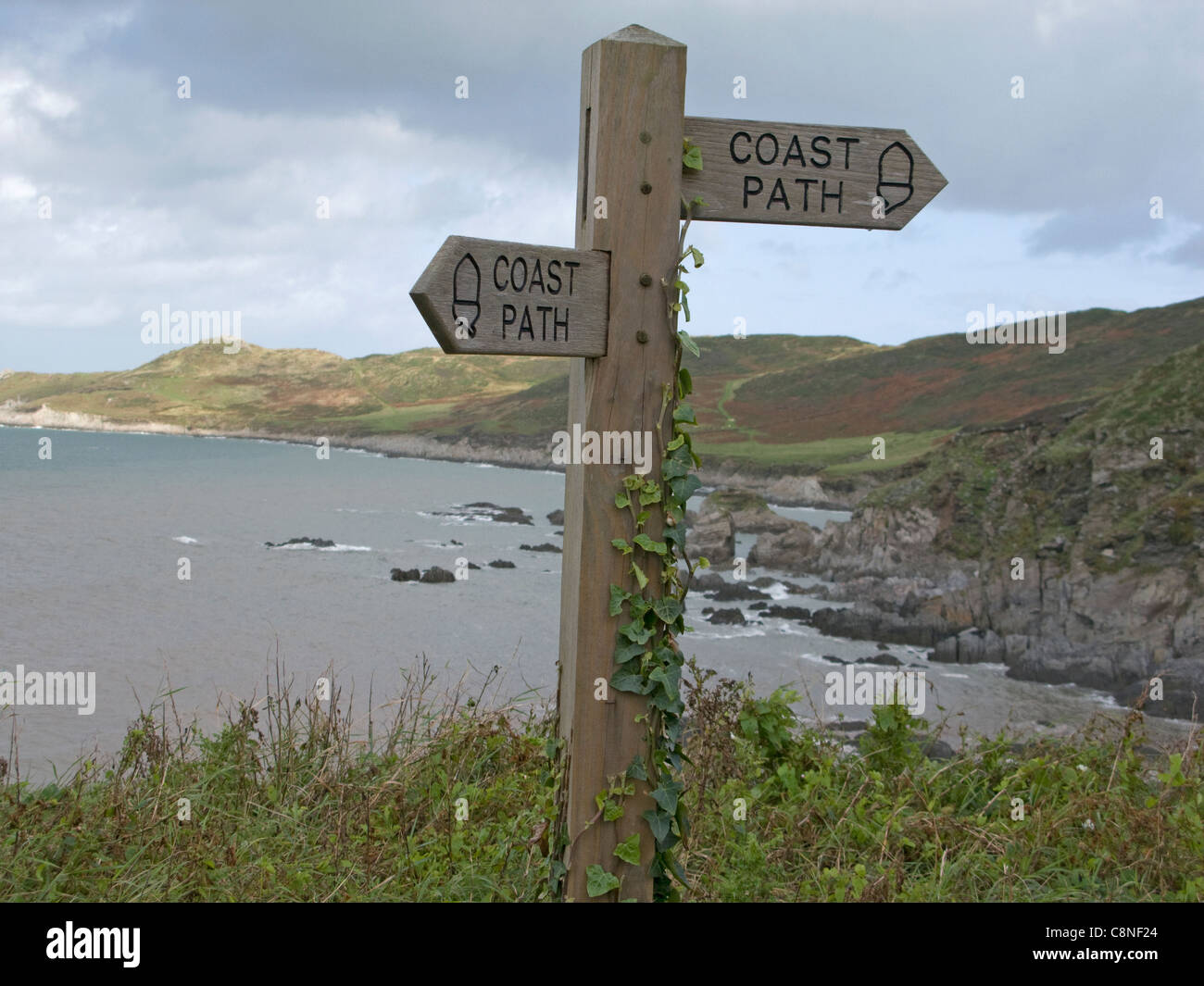 Great Britain, England, Devon, coastal path sign Stock Photo - Alamy