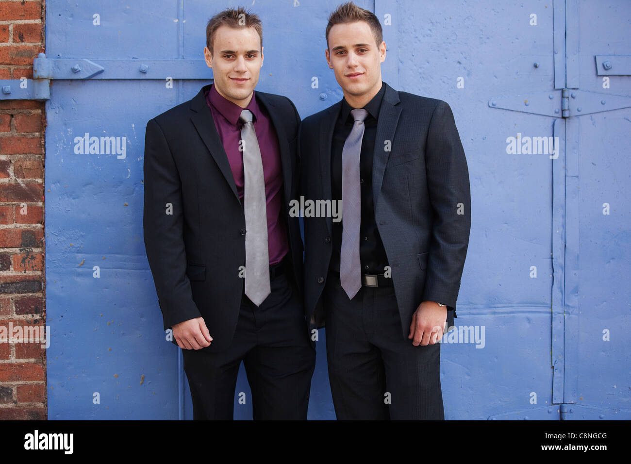 Identical twins men hi-res stock photography and images - Alamy