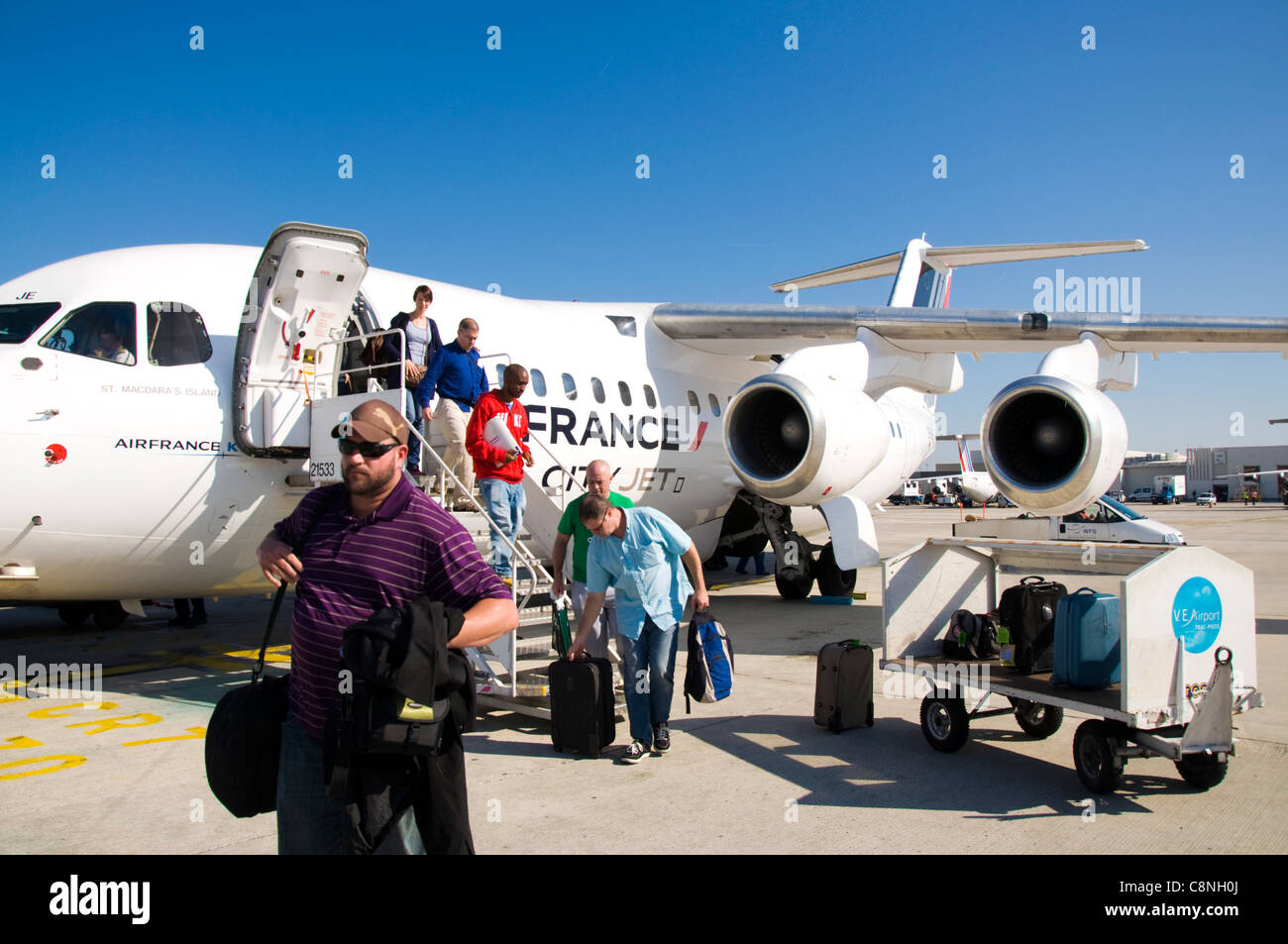 Passengers disembark from an Air France City Jet aircraft Stock Photo ...