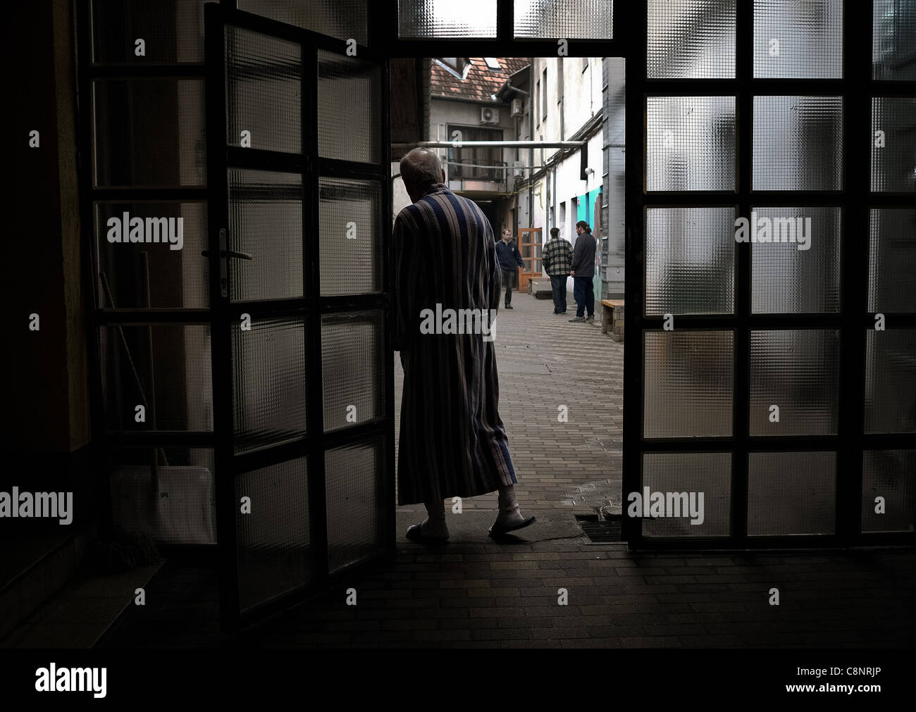 Homeless outside hospital hi-res stock photography and images - Alamy