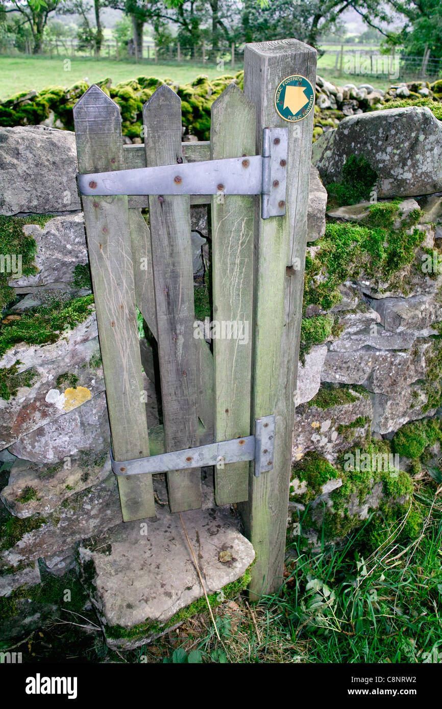 Drystone fence hi-res stock photography and images - Alamy