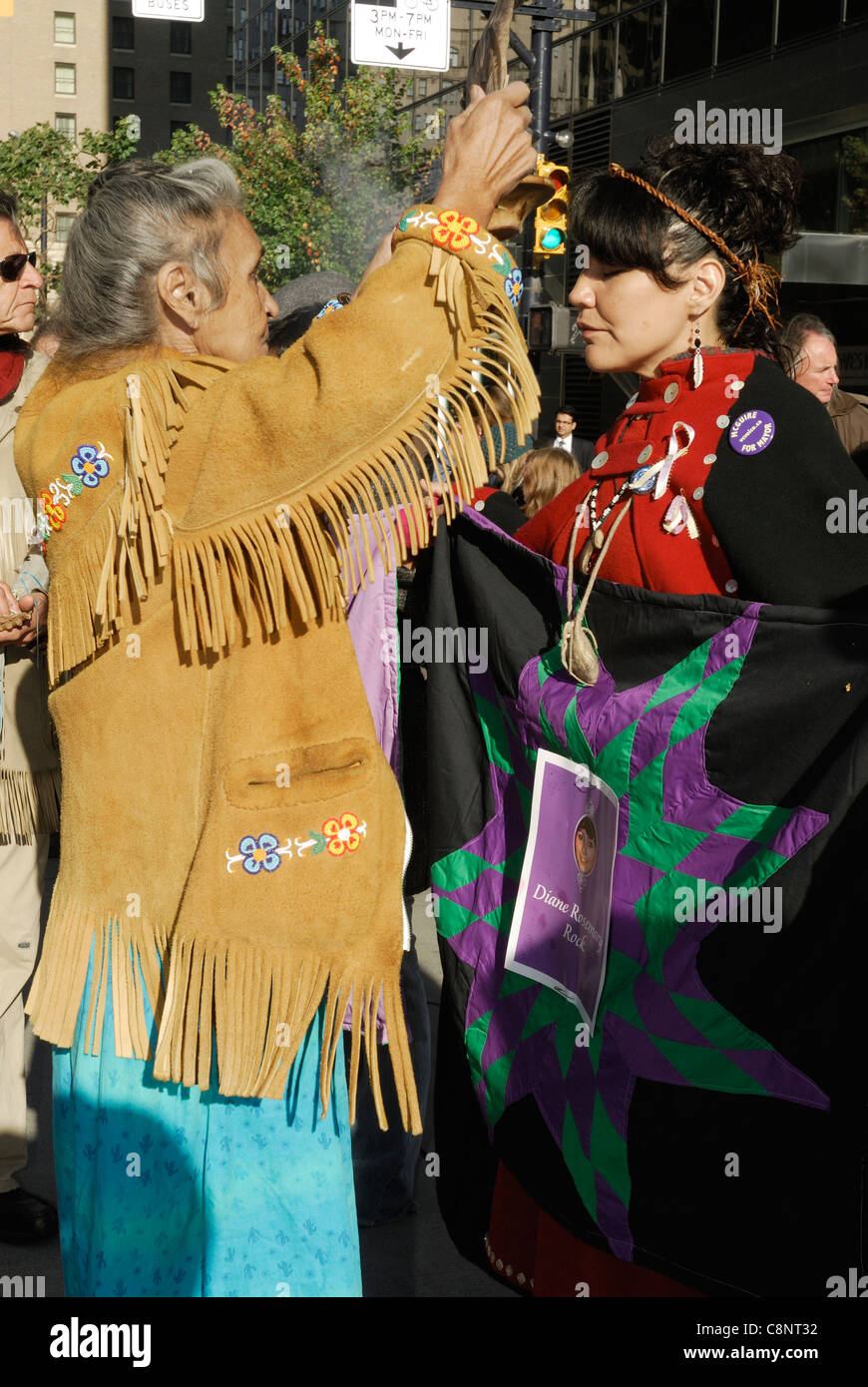 Smudge ceremony canada hi-res stock photography and images - Alamy