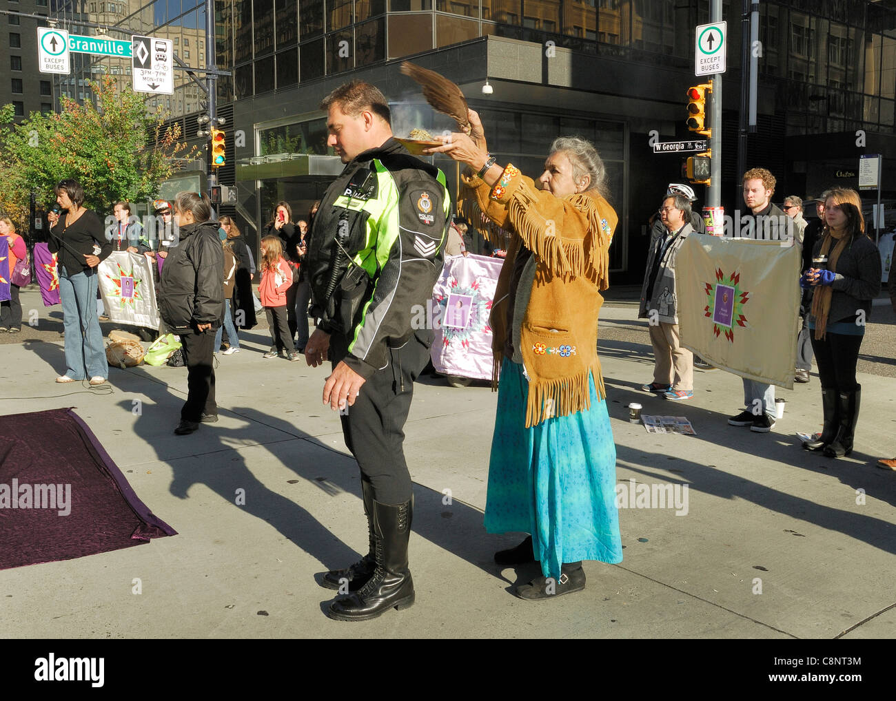 Smudging first nations hi-res stock photography and images - Alamy