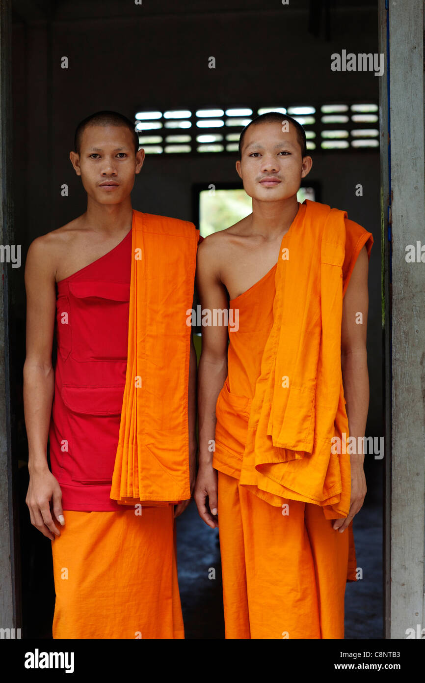 Cambodian men hi-res stock photography and images - Alamy