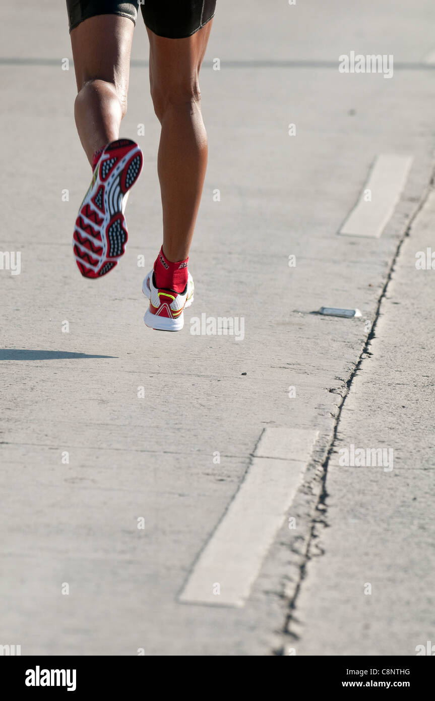 Legs vertical hi-res stock photography and images - Alamy