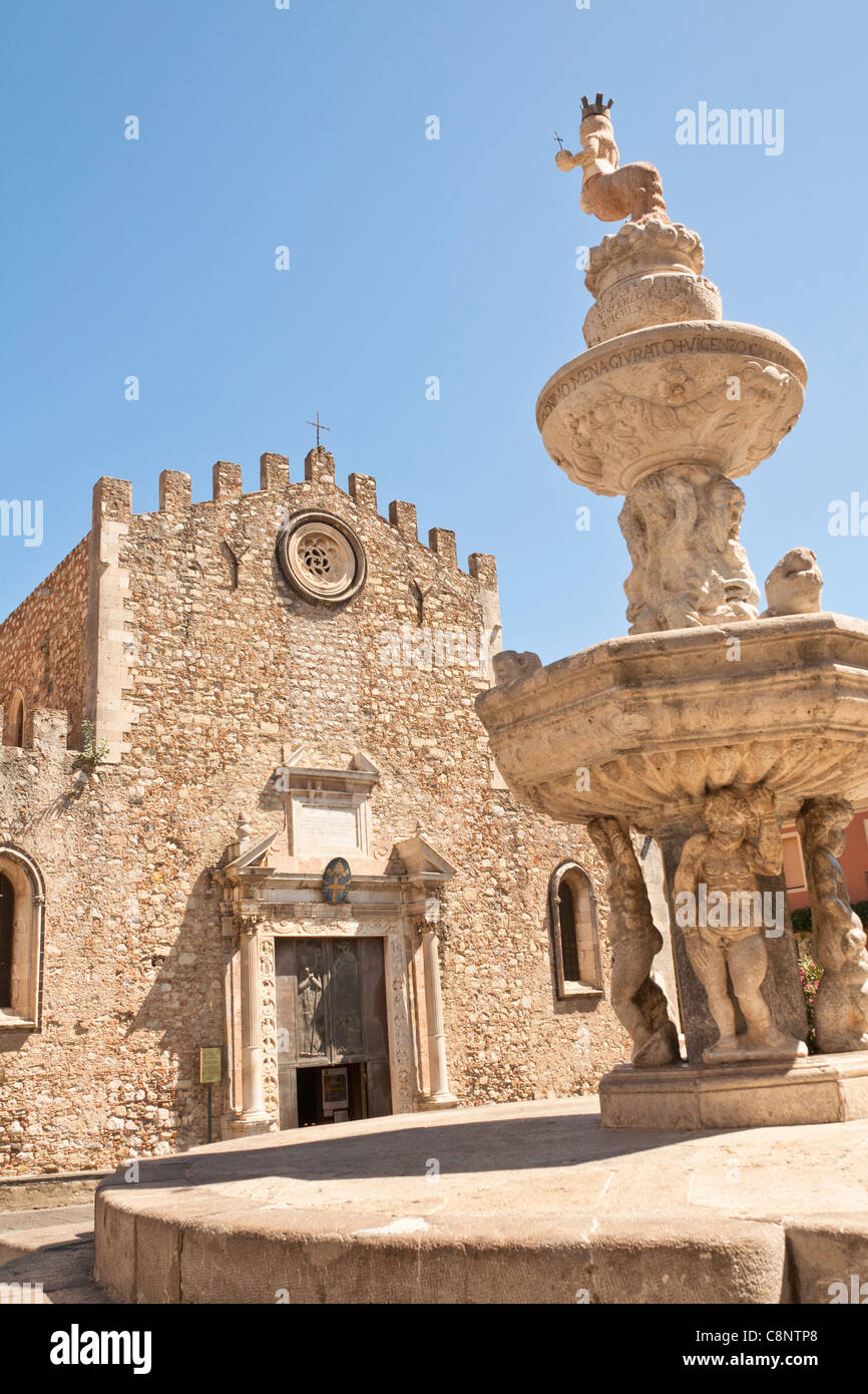 Taormina piazza del duomo hi-res stock photography and images - Alamy