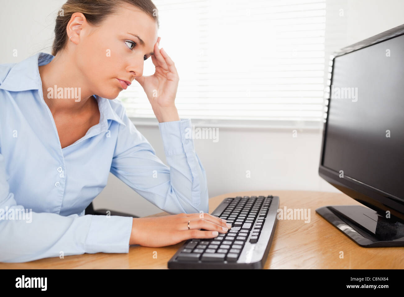 A woman looking to pc-screen in office Stock Photo - Alamy
