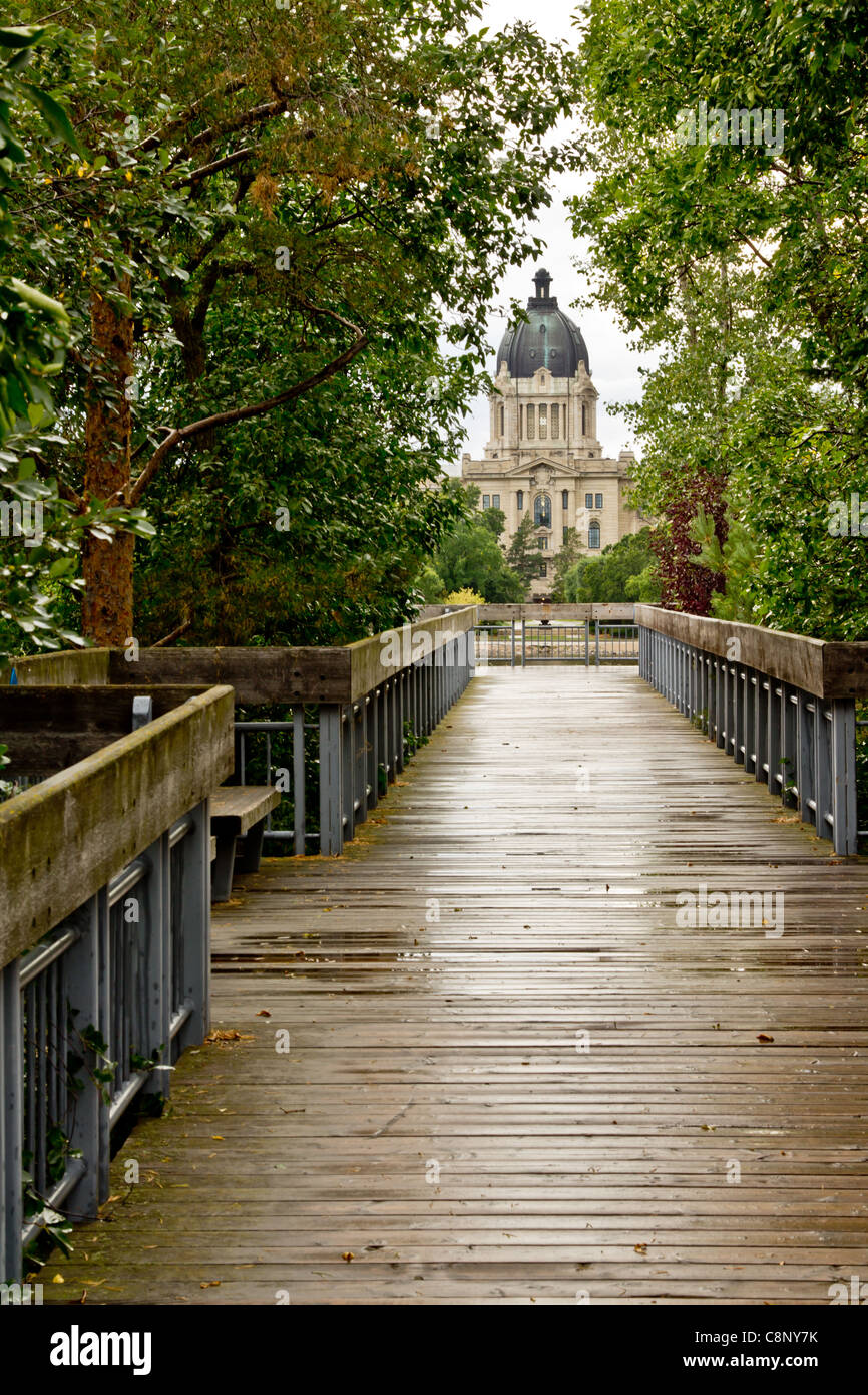 Bridge leading to the Saskatchewan Legislative Building in Regina Stock ...