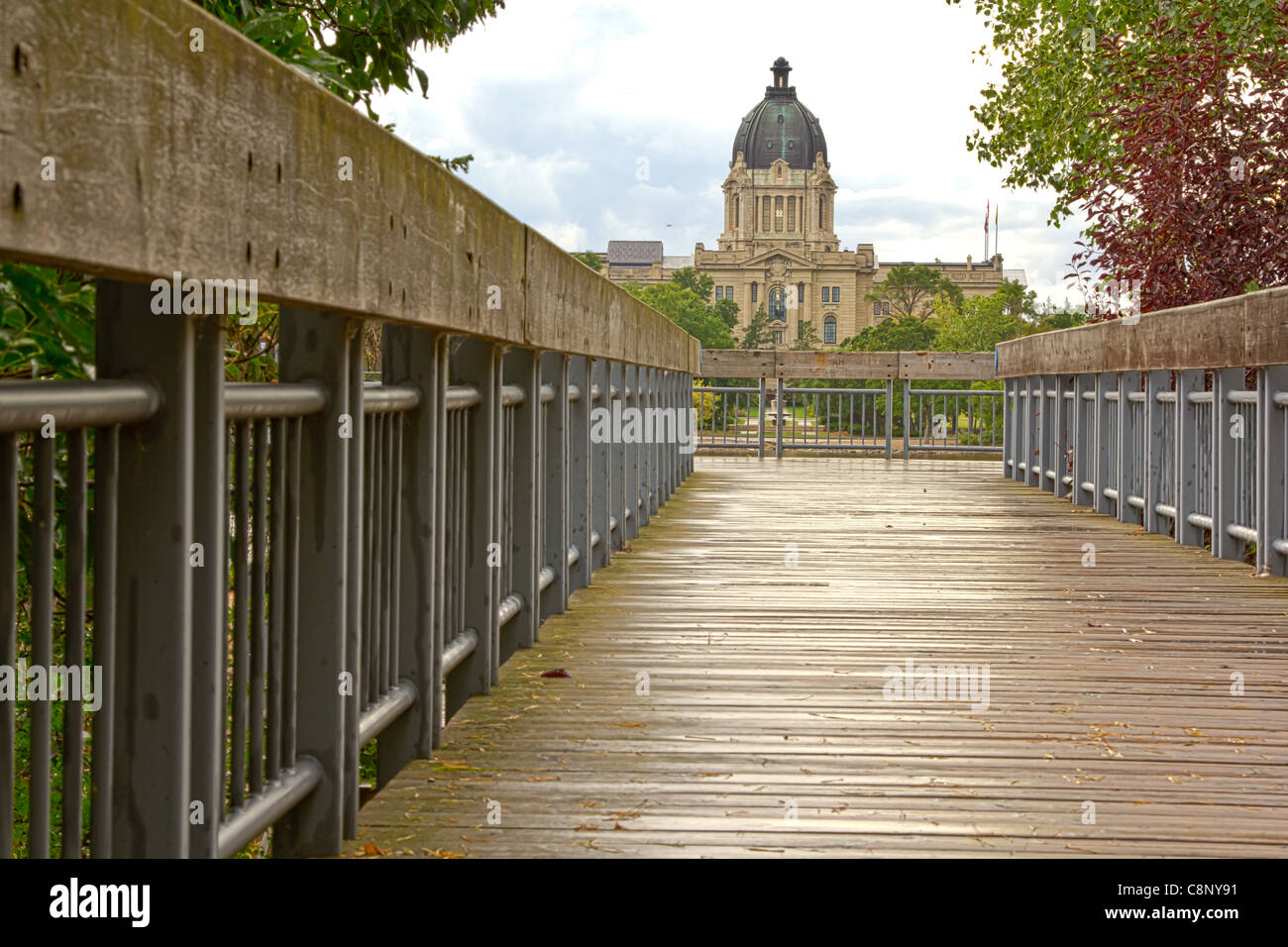 Bridge leading to the Saskatchewan Legislative Building in Regina Stock ...
