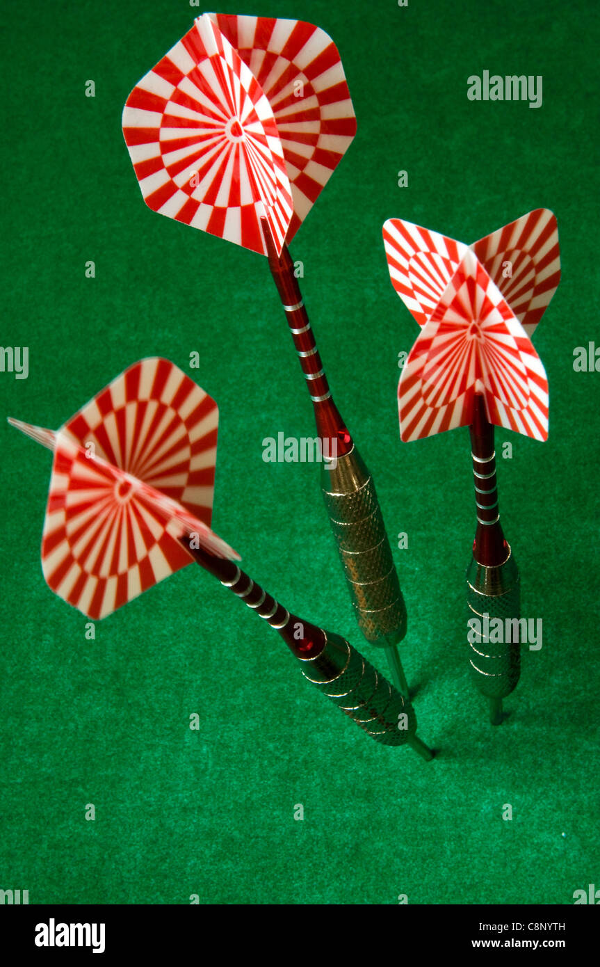 Flying darts hi-res stock photography and images - Alamy