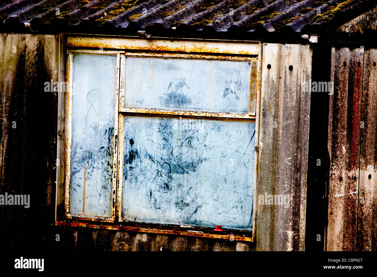 A old window on the side of a abandoned building Stock Photo - Alamy