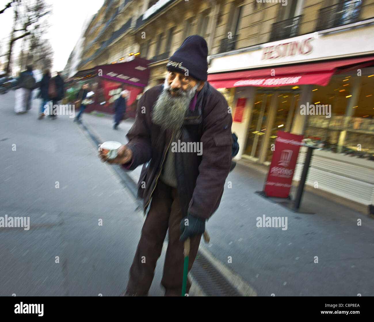 Urban poverty, Homeless paris Stock Photo - Alamy