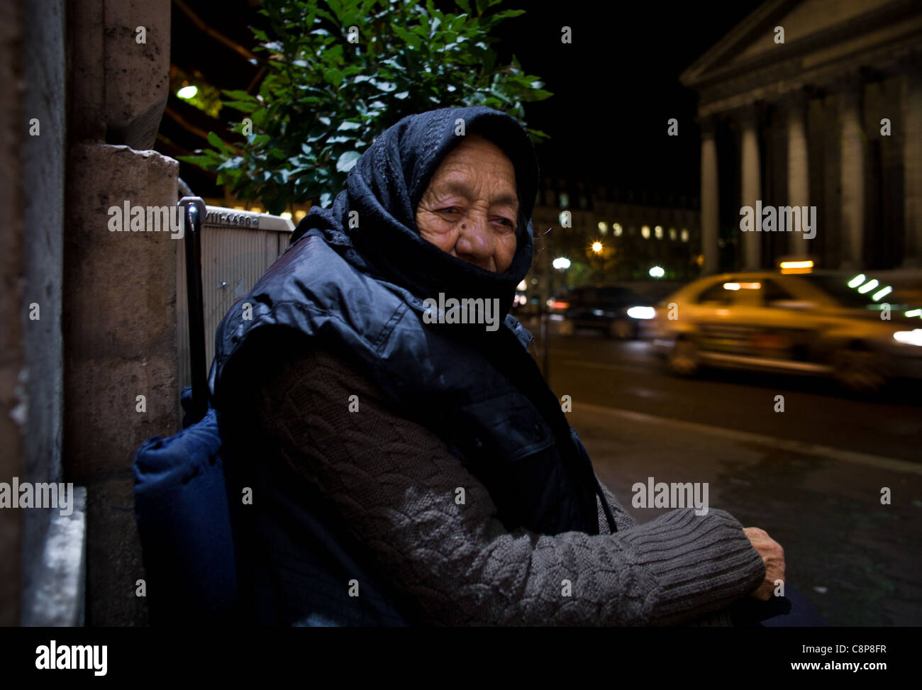 Paris urban poverty old homeless hi-res stock photography and images ...