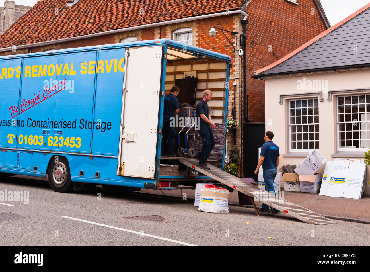 Removal van hi-res stock photography and images - Alamy