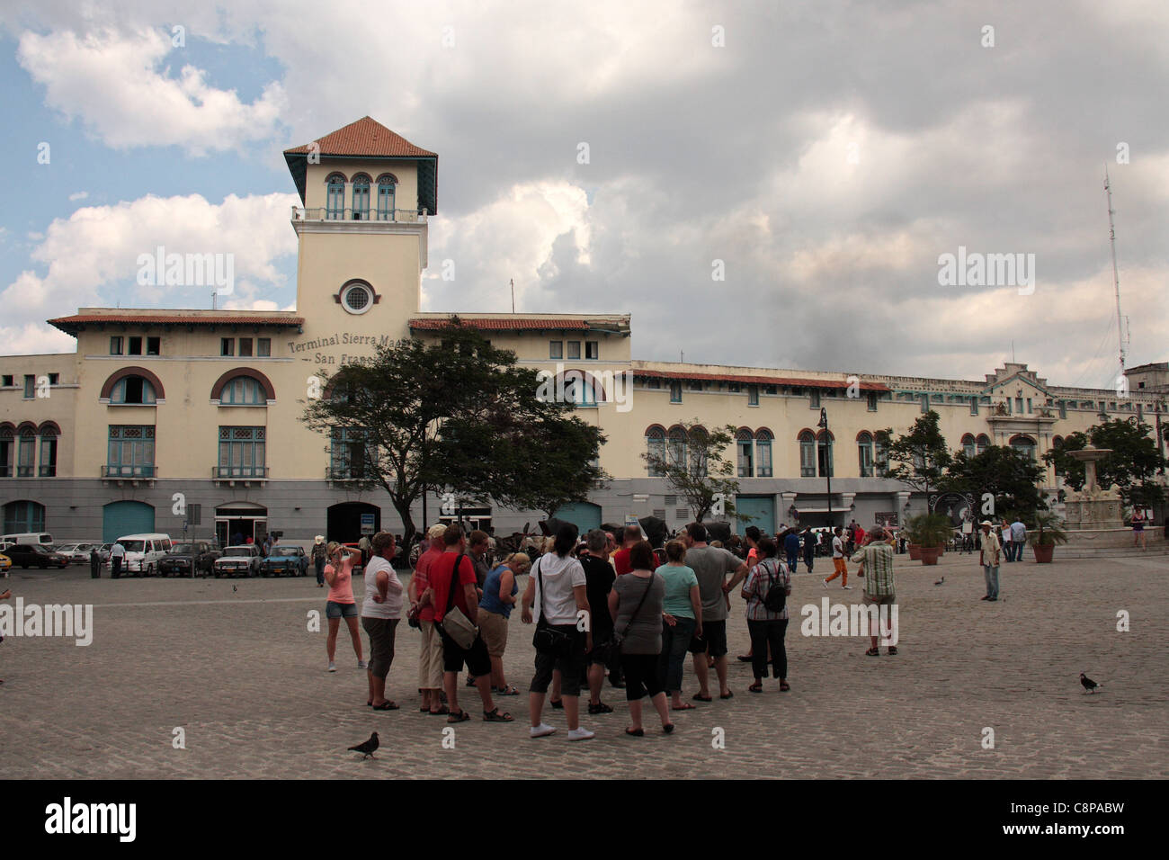 Cuban street life hi-res stock photography and images - Alamy