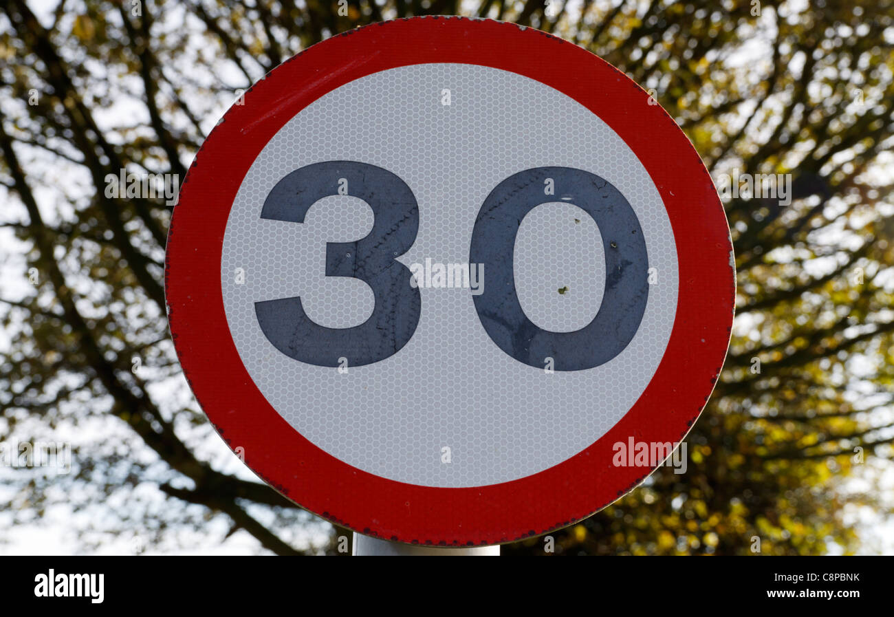 30 mph speed limit sign hi-res stock photography and images - Alamy