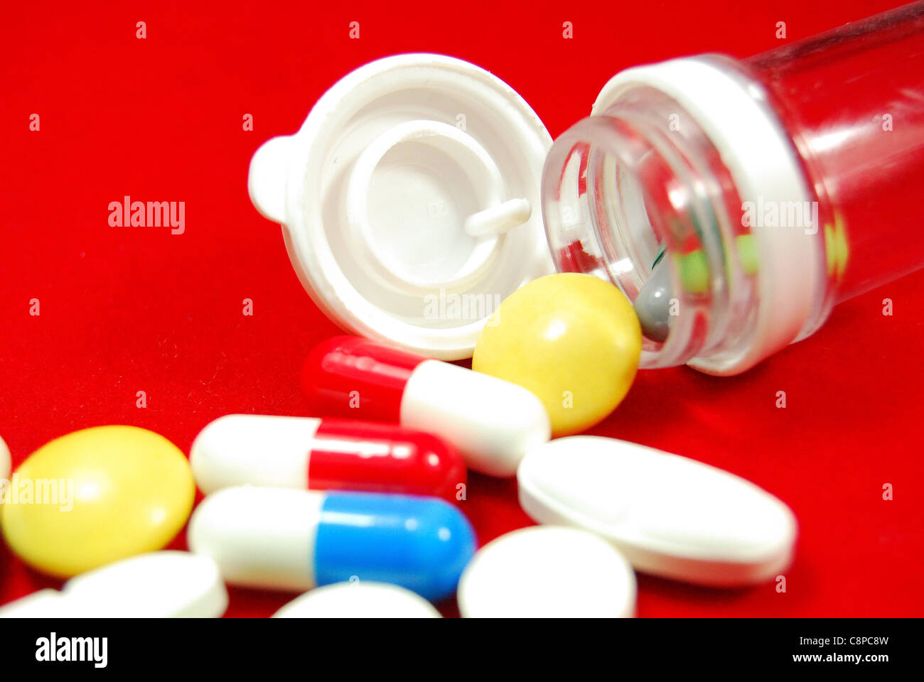 Painkillers caplets hi-res stock photography and images - Alamy
