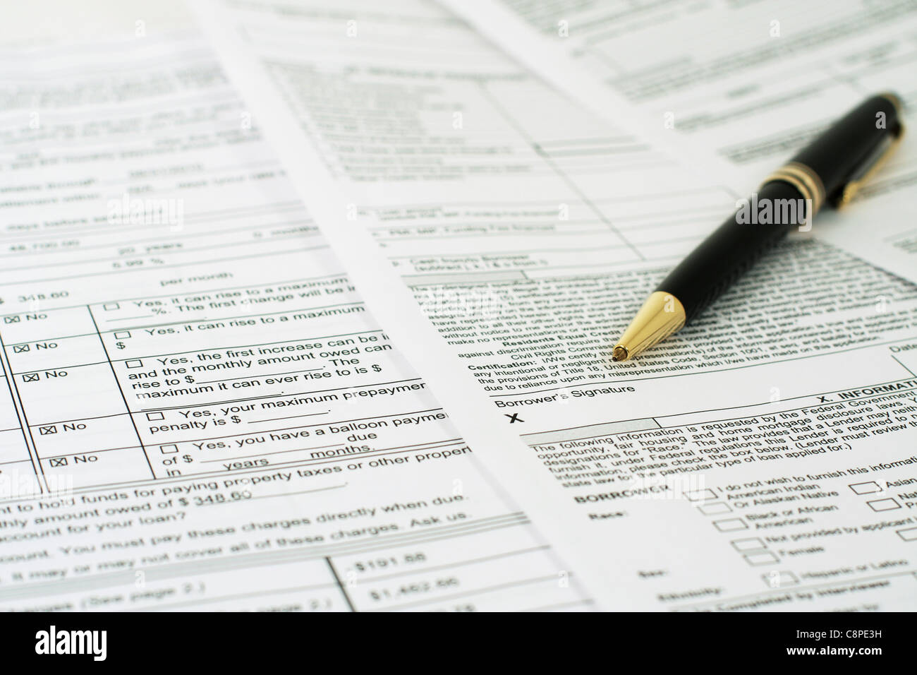 Sign documents hi-res stock photography and images - Alamy