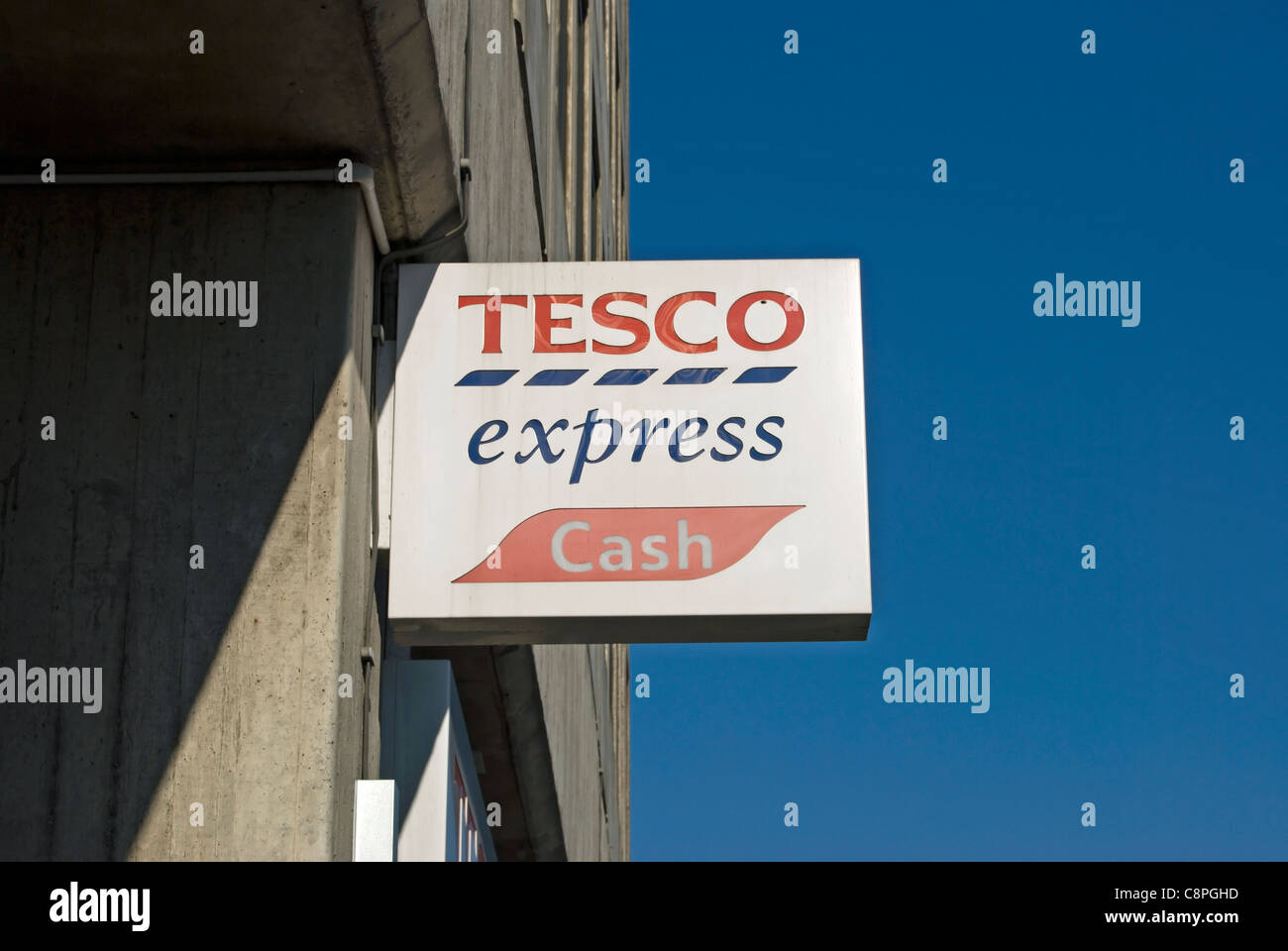 Tesco express signage hi-res stock photography and images - Alamy