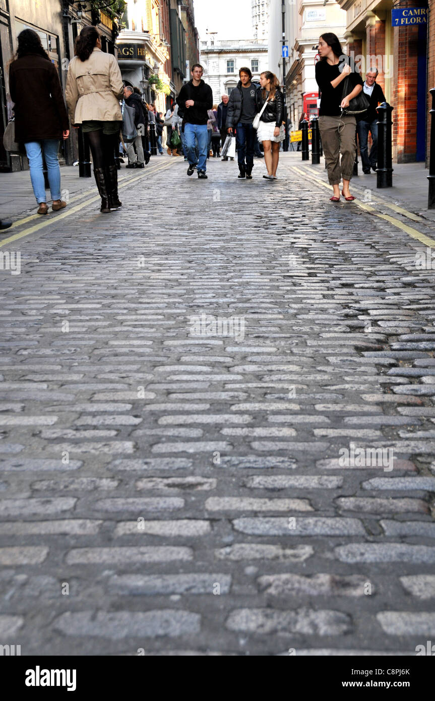 Cobbled street london hi-res stock photography and images - Alamy
