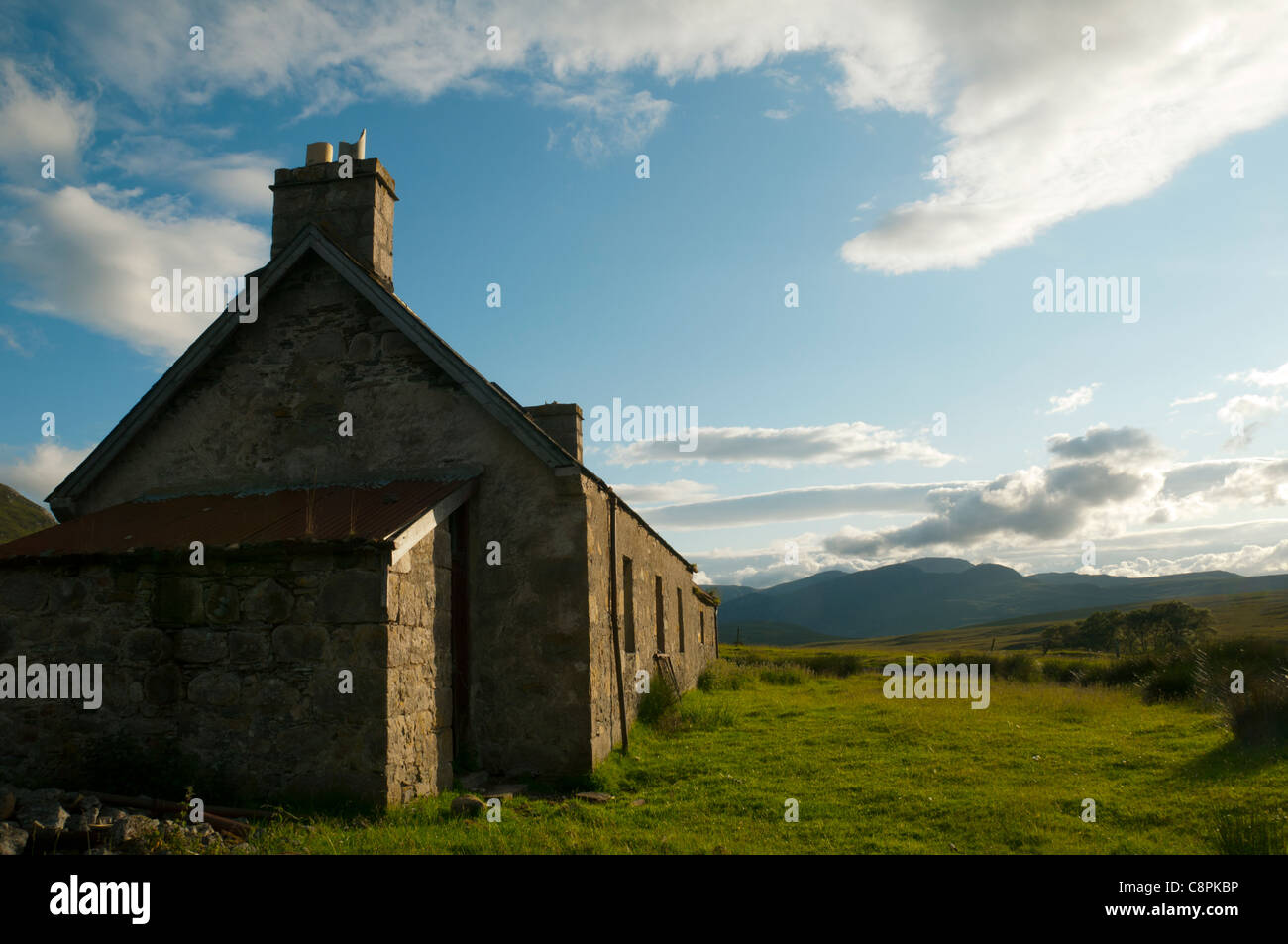 Abandoned derelict farm hi-res stock photography and images - Alamy