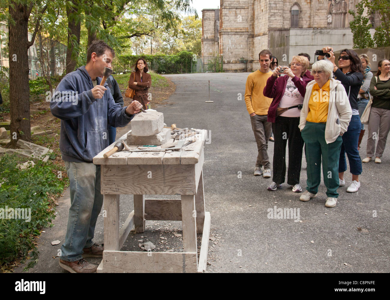 Male stonemason hi-res stock photography and images - Alamy