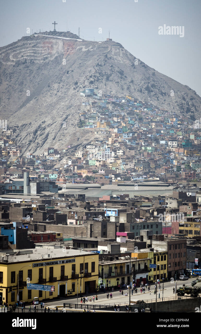 Lima slum hi-res stock photography and images - Alamy