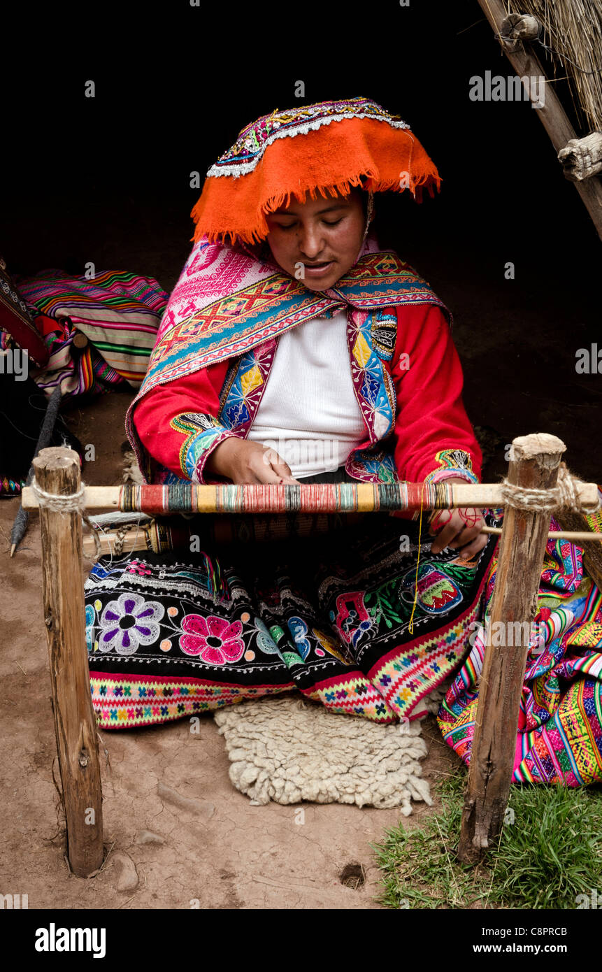 Peru weaving cusco hi-res stock photography and images - Alamy