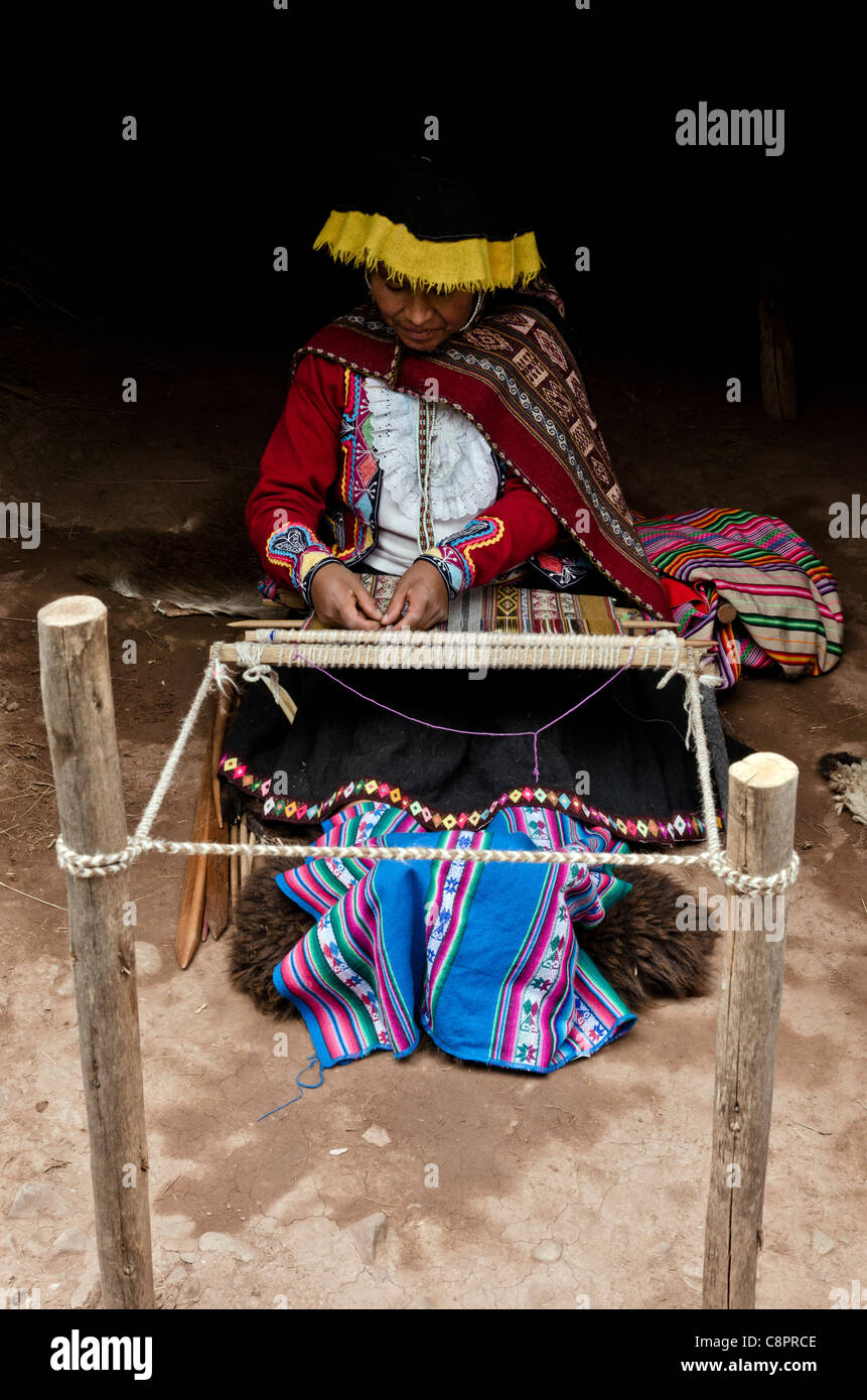 Peru quechua weaving hi-res stock photography and images - Alamy
