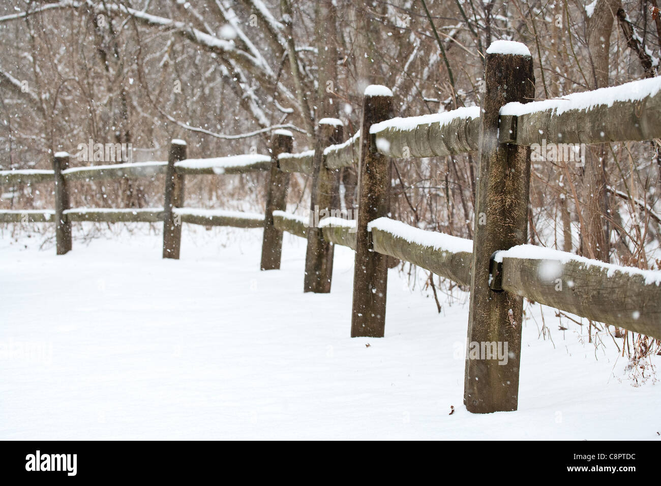 Snow of fence hi-res stock photography and images - Alamy