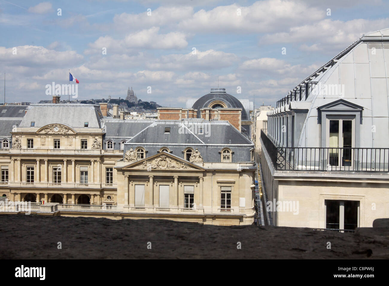 Le triangle paris hi-res stock photography and images - Alamy