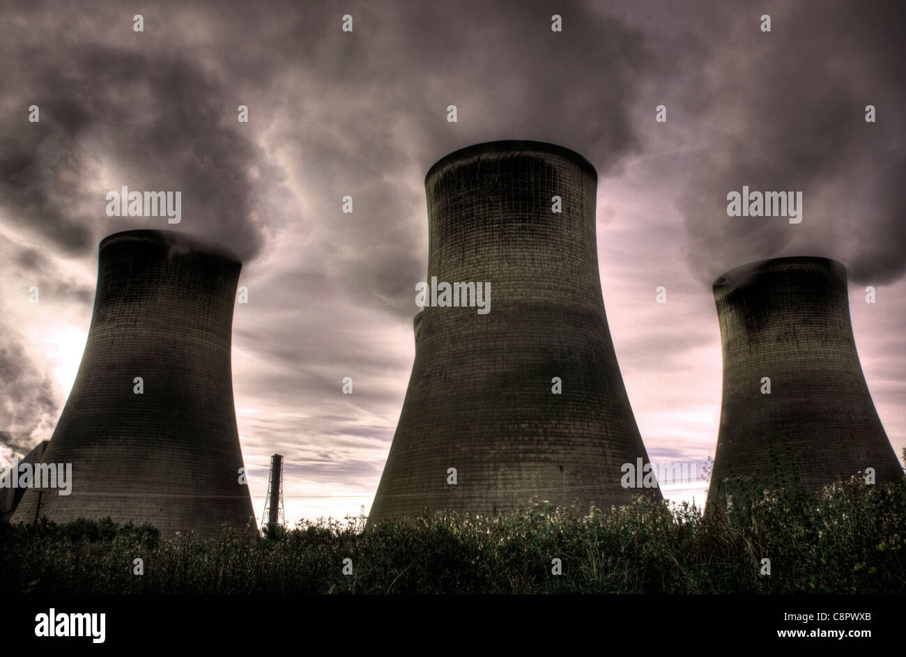 Fiddlers ferry power station coal powered power station hi-res stock ...
