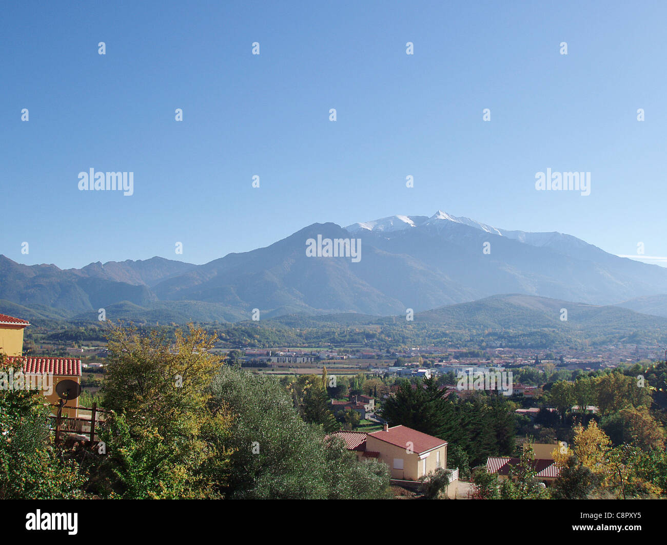 Mount canigou hi-res stock photography and images - Alamy