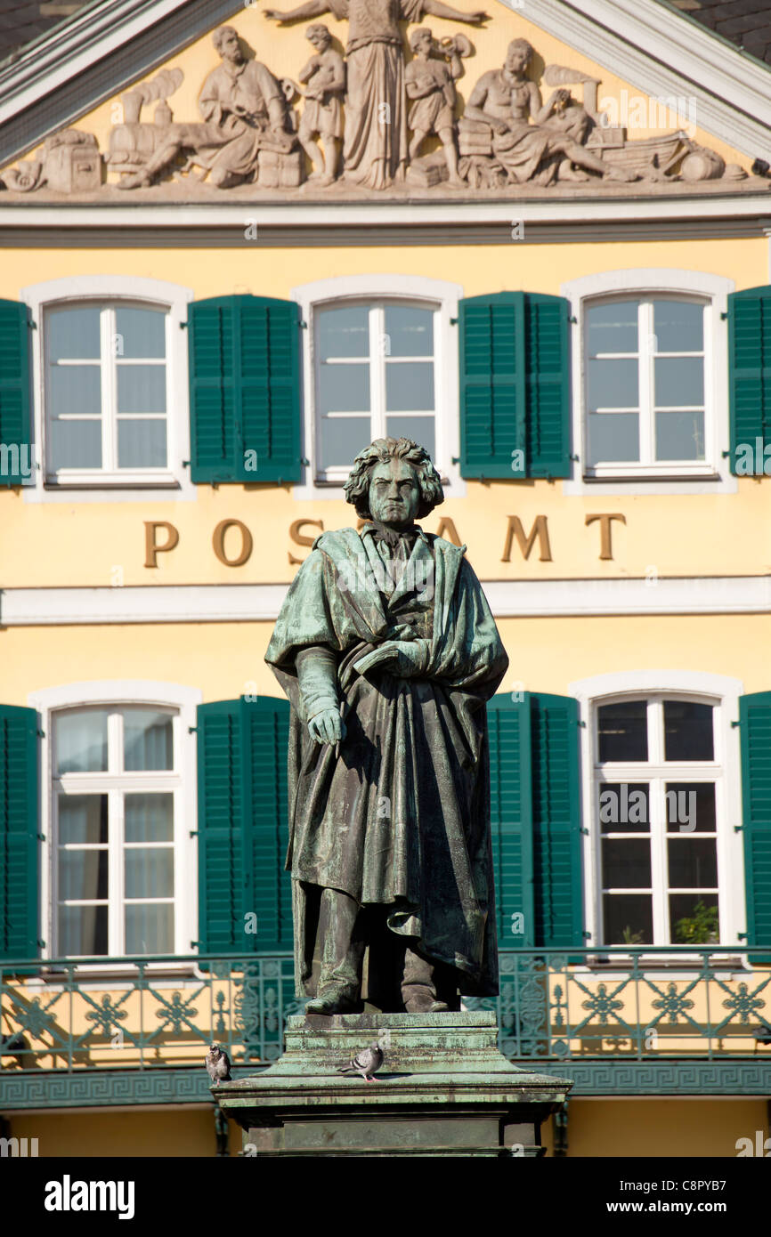 Beethoven bonn statue hi-res stock photography and images - Alamy